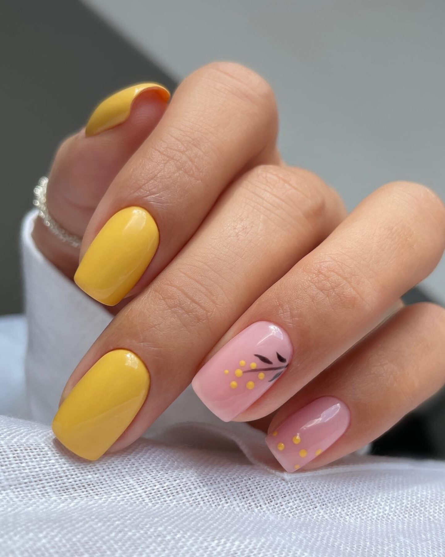 31 Best Spring Nail Colors 2024: Trendy Designs for a Fashion-Forward Look