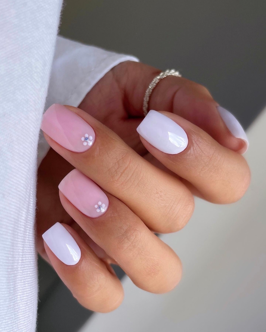 White Spring Nails: Embracing the Season's Purest Trend - divagaze.com