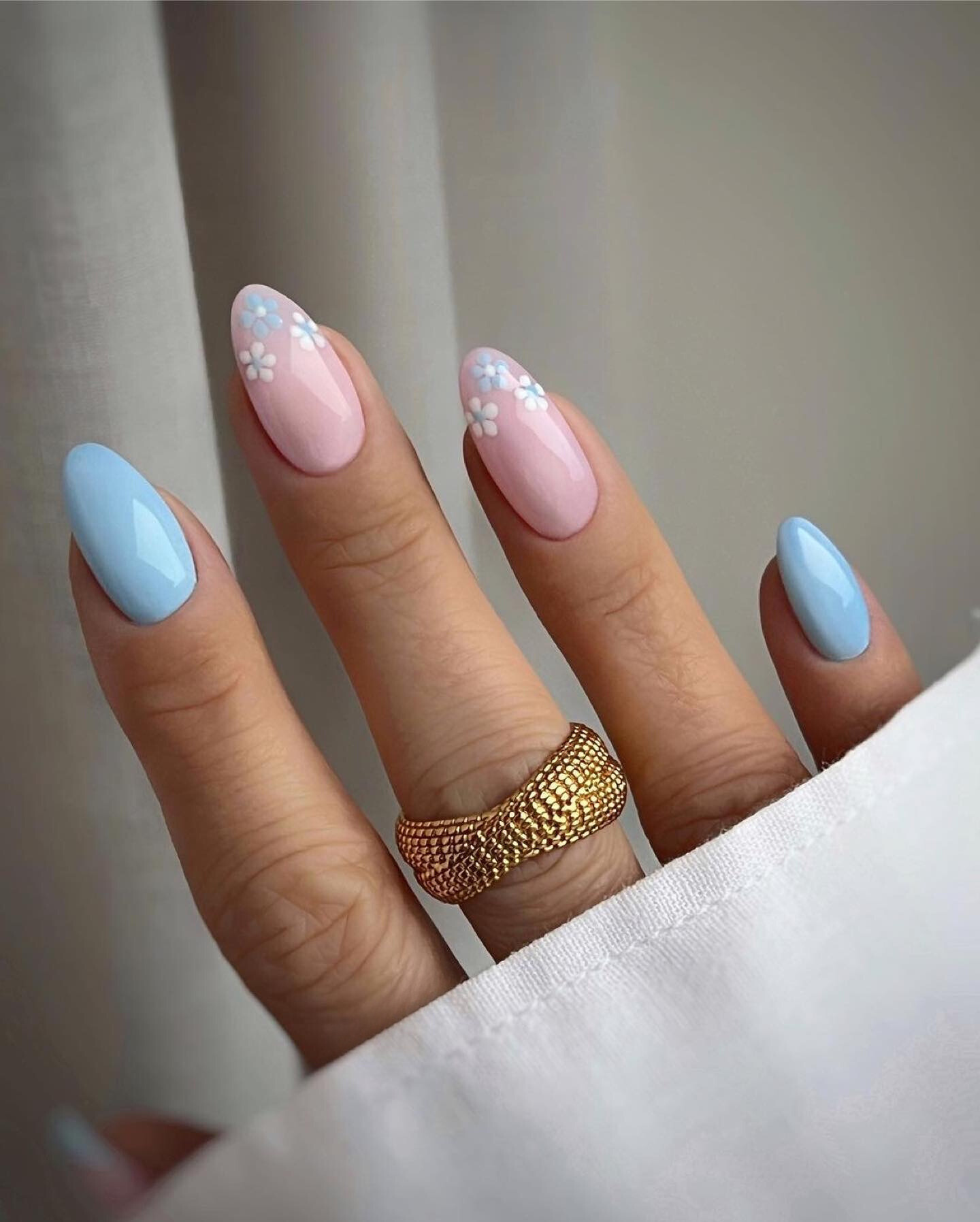Embracing Elegance and Whimsy: Short Almond Nails Spring 2024 Trends ...