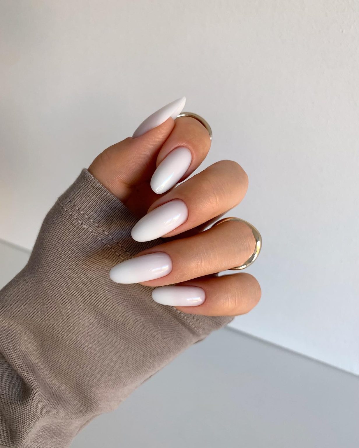 White Spring Nails: Embracing the Season's Purest Trend - divagaze.com