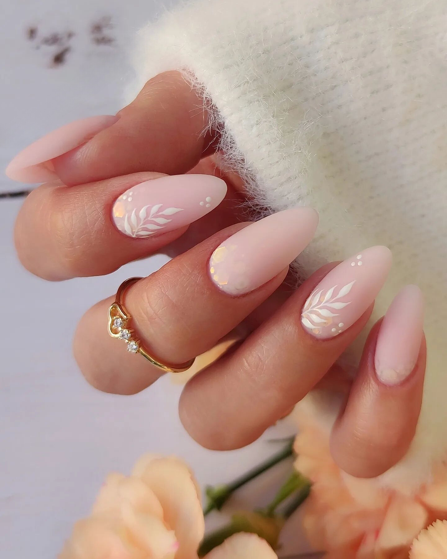 Embracing Elegance and Whimsy: Short Almond Nails Spring 2024 Trends ...