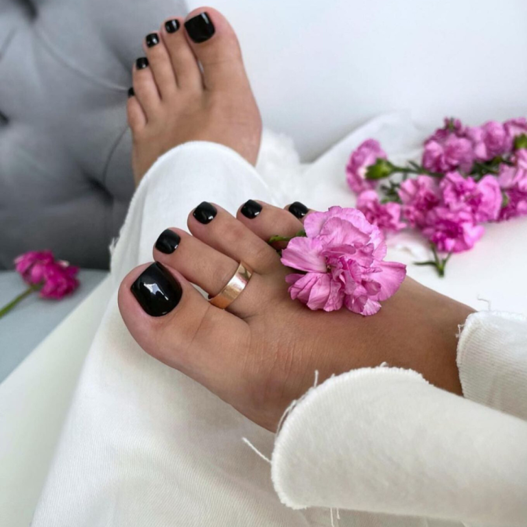 Spring Toe Nails: Seasonal Splendor at Your Feet - divagaze.com