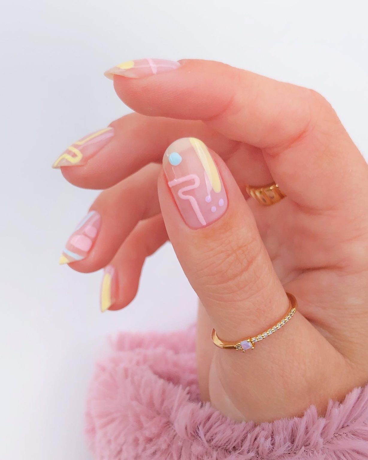 Spring Reimagined: Short Round Spring Nails 2024 – The Ultimate Guide ...