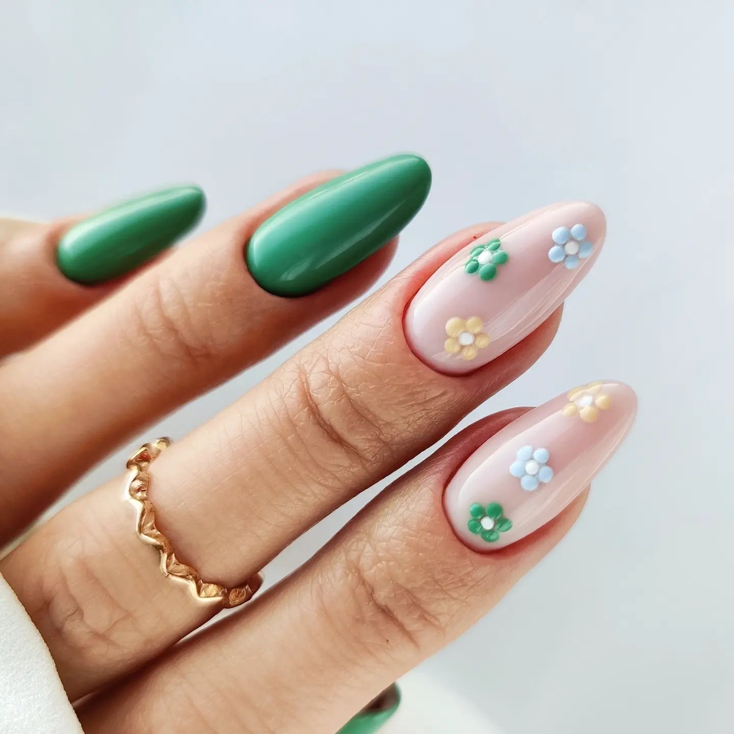 Embracing Elegance: The Chicest Mid-Length Nails - divagaze.com