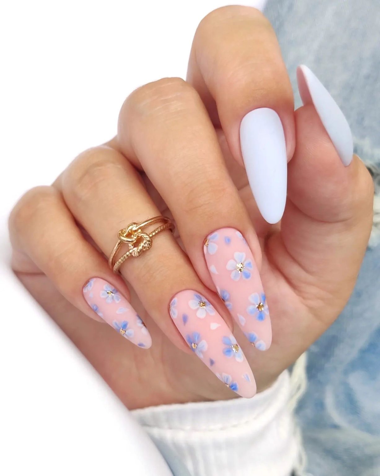 Spring Almond Nails 2024: A Blossoming Trend of Elegance and Creativity ...