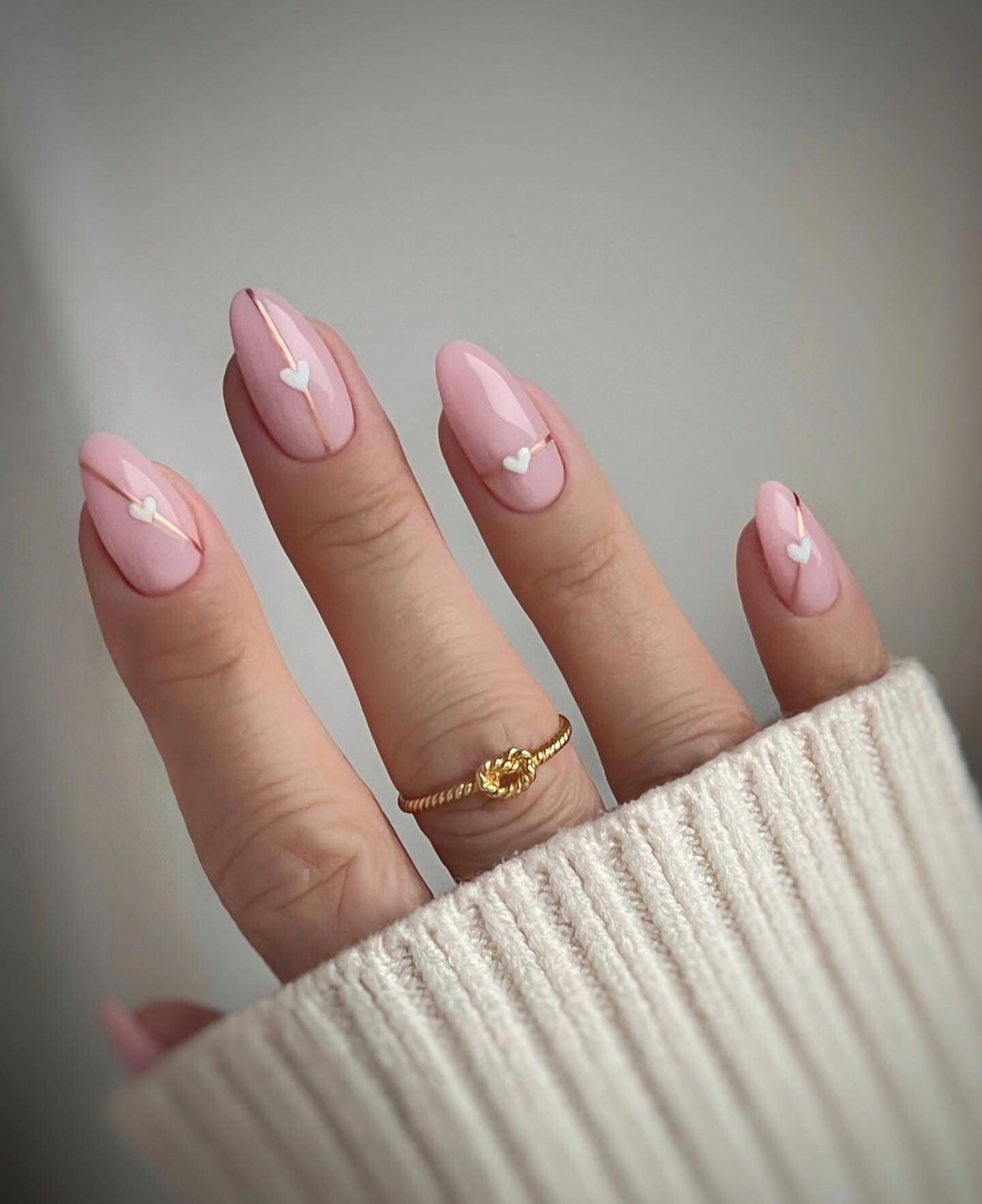 Embracing Elegance and Whimsy: Short Almond Nails Spring 2024 Trends ...