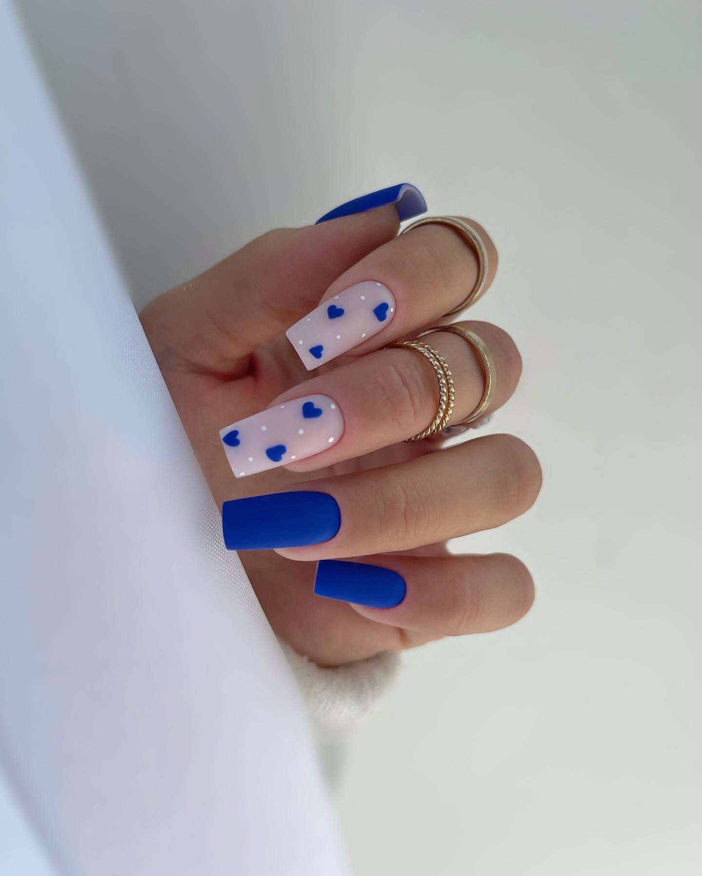 Embracing Serenity and Style: The Guide to Blue Spring Nails - divagaze.com