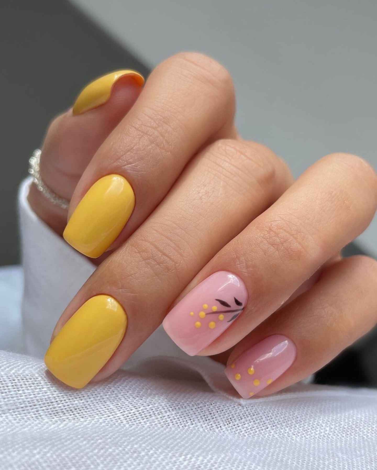 Sunshine at Your Fingertips: Trendsetting Yellow Spring Nails to ...