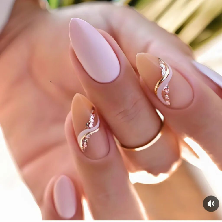 20 Hermosas Ideas De Diseños De Uñas Almendradas Elegantes - DECORAMANO