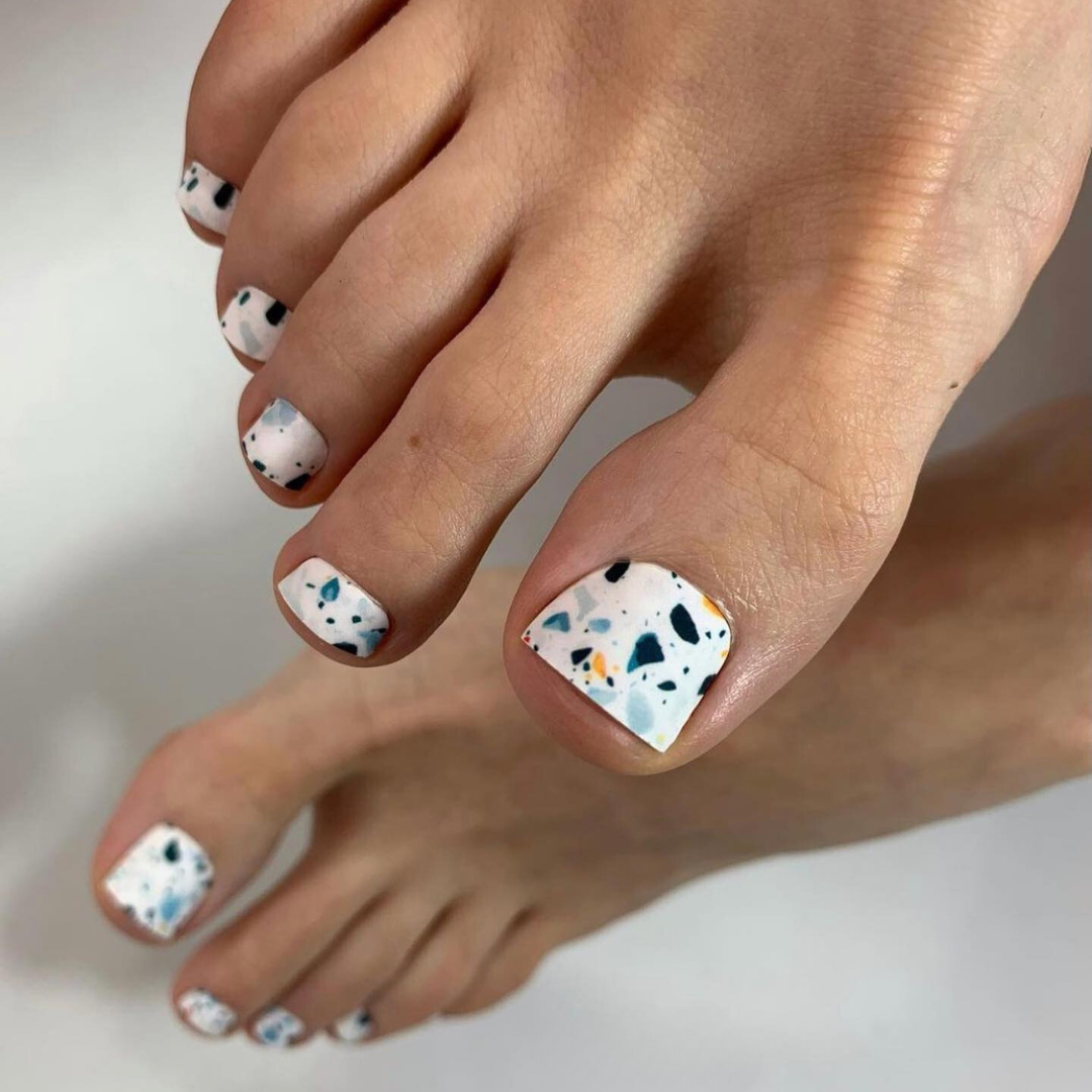 Spring Toe Nails: Seasonal Splendor at Your Feet - divagaze.com