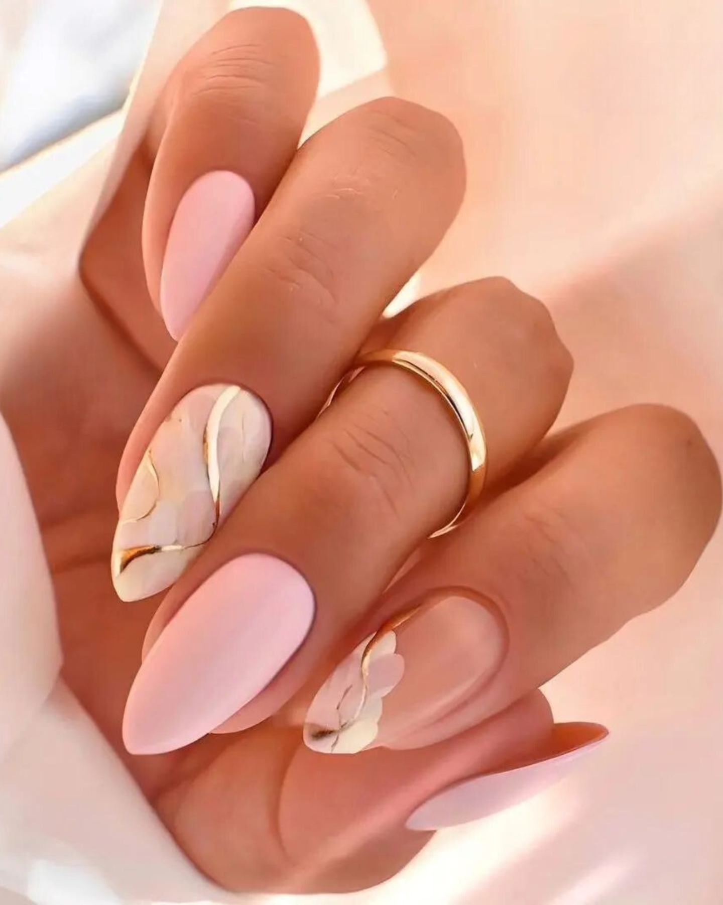 Embracing Elegance: The Chicest Mid-Length Nails - divagaze.com