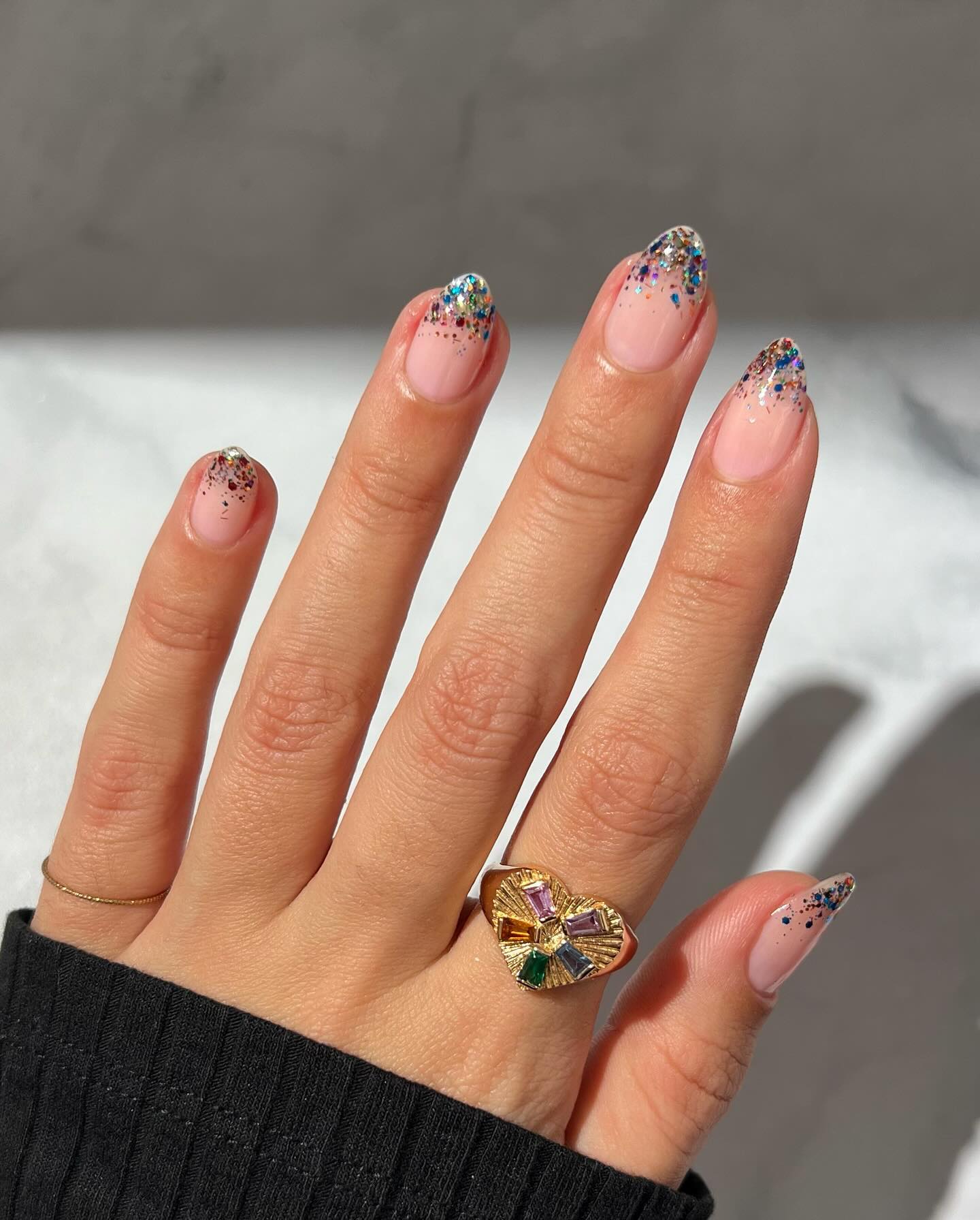 Embracing Elegance and Whimsy: Short Almond Nails Spring 2024 Trends ...