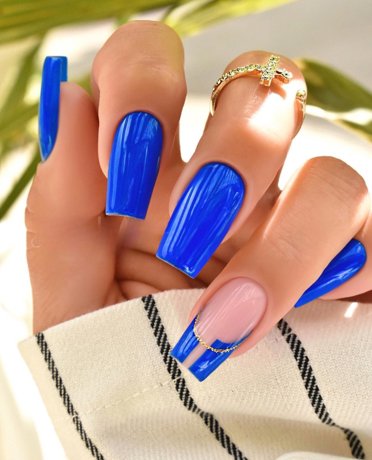 Embracing Serenity and Style: The Guide to Blue Spring Nails - divagaze.com