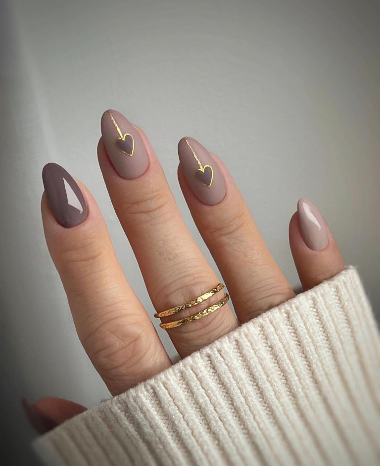 Embracing Elegance and Whimsy: Short Almond Nails Spring 2024 Trends ...