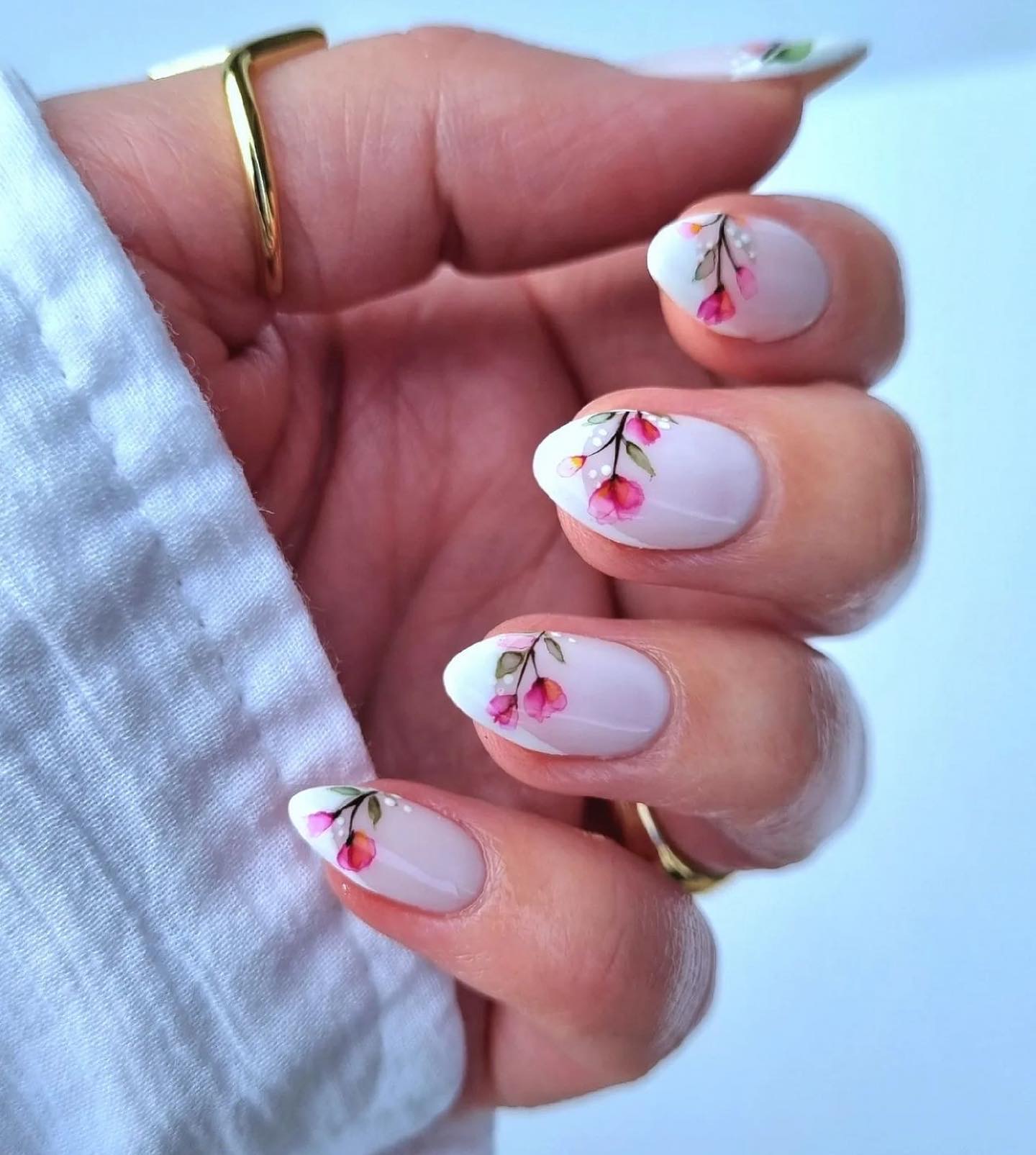 Embracing Elegance and Whimsy: Short Almond Nails Spring 2024 Trends ...