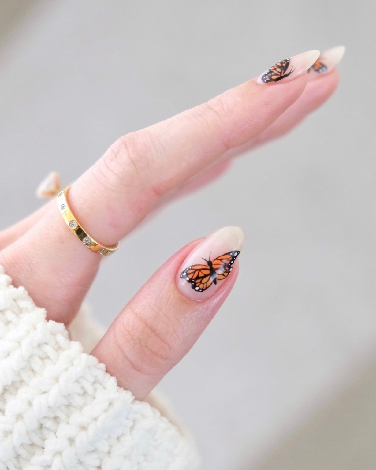 Embracing Elegance: The Chicest Mid-Length Nails - divagaze.com