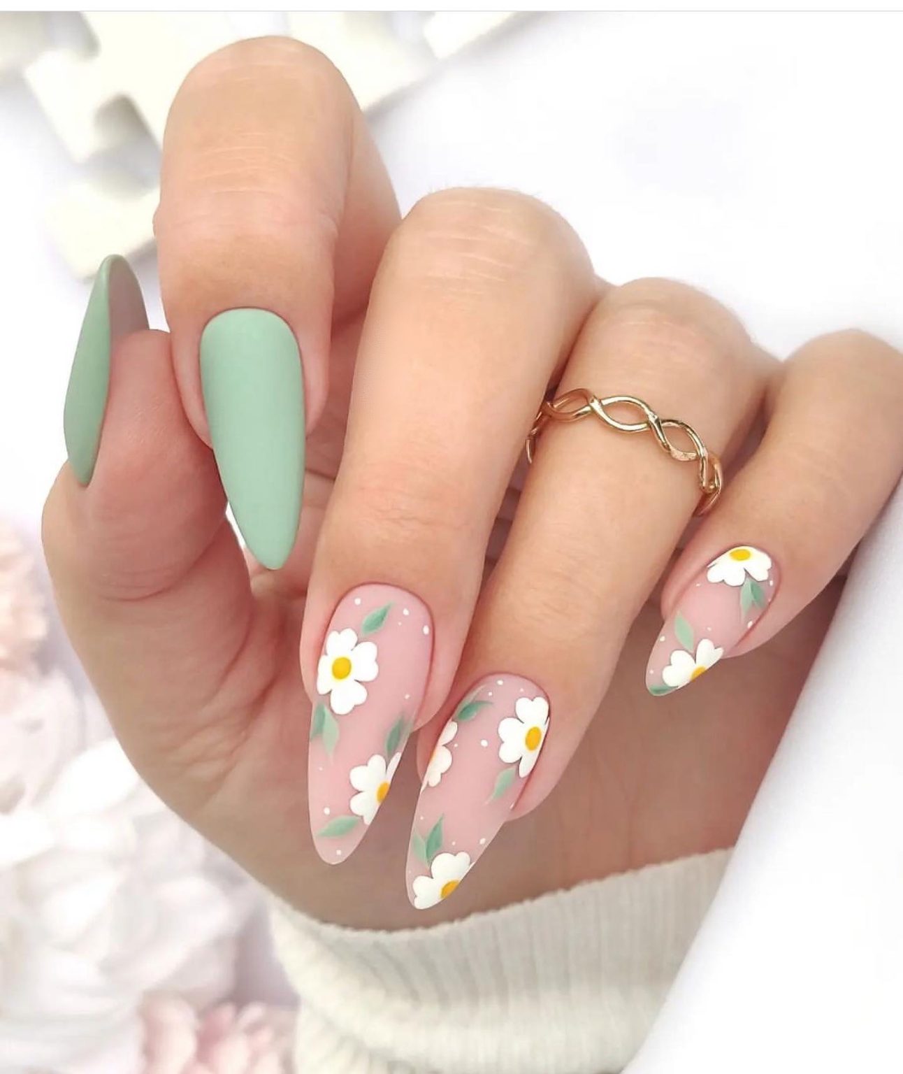 Spring Almond Nails 2024: A Blossoming Trend of Elegance and Creativity ...