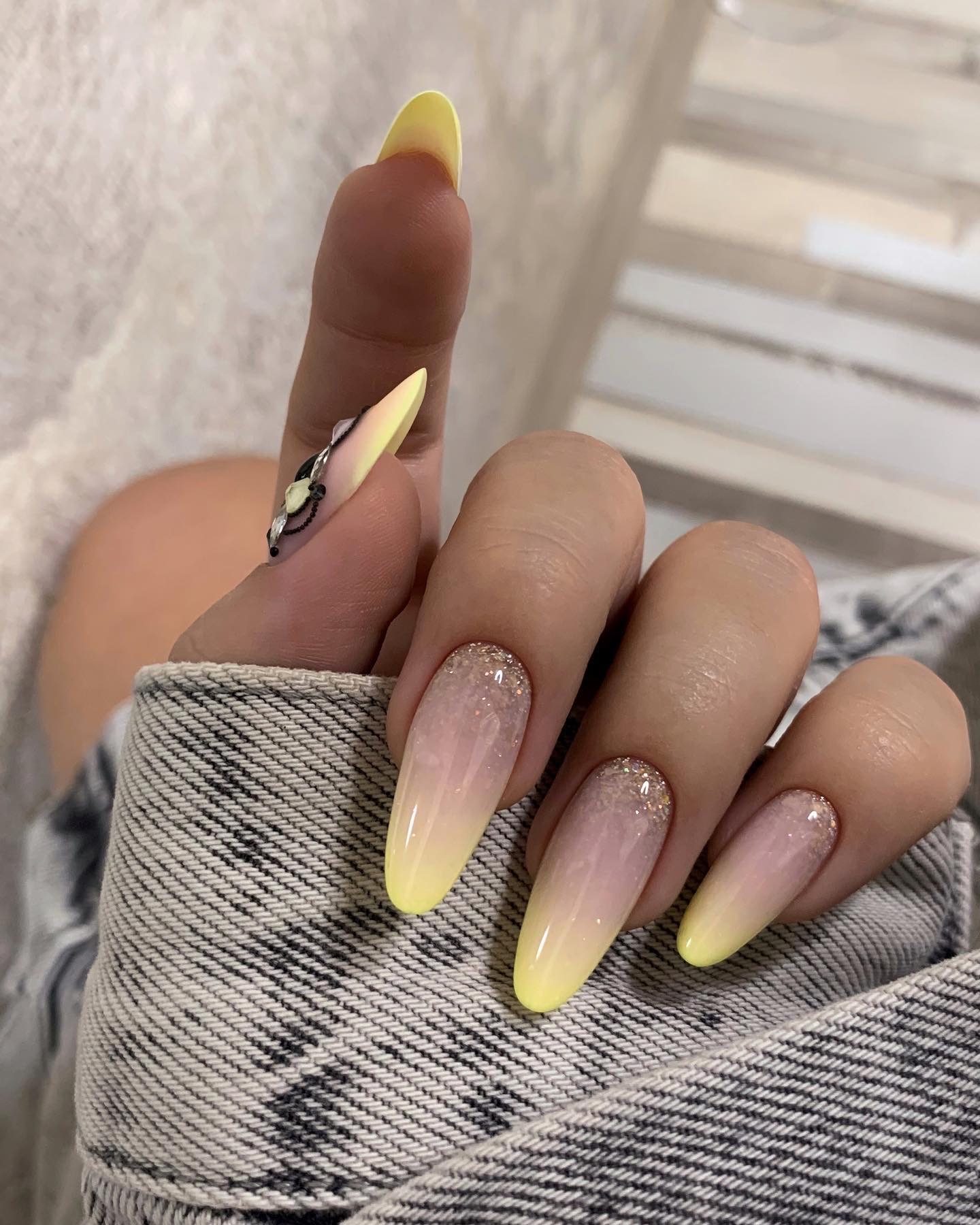 Sunshine at Your Fingertips: Trendsetting Yellow Spring Nails to ...