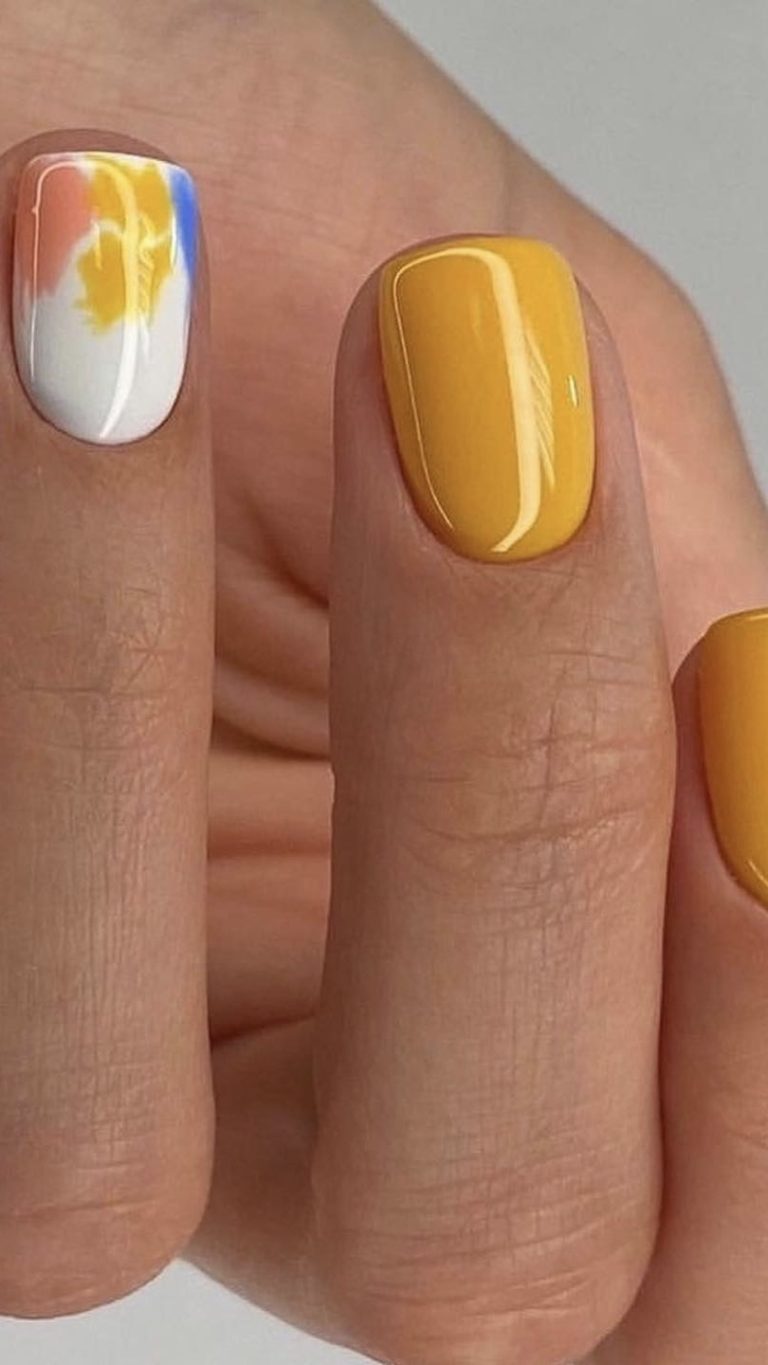 Top 31 April Short Nails 2024 - Chic Trends for Spring Manicures