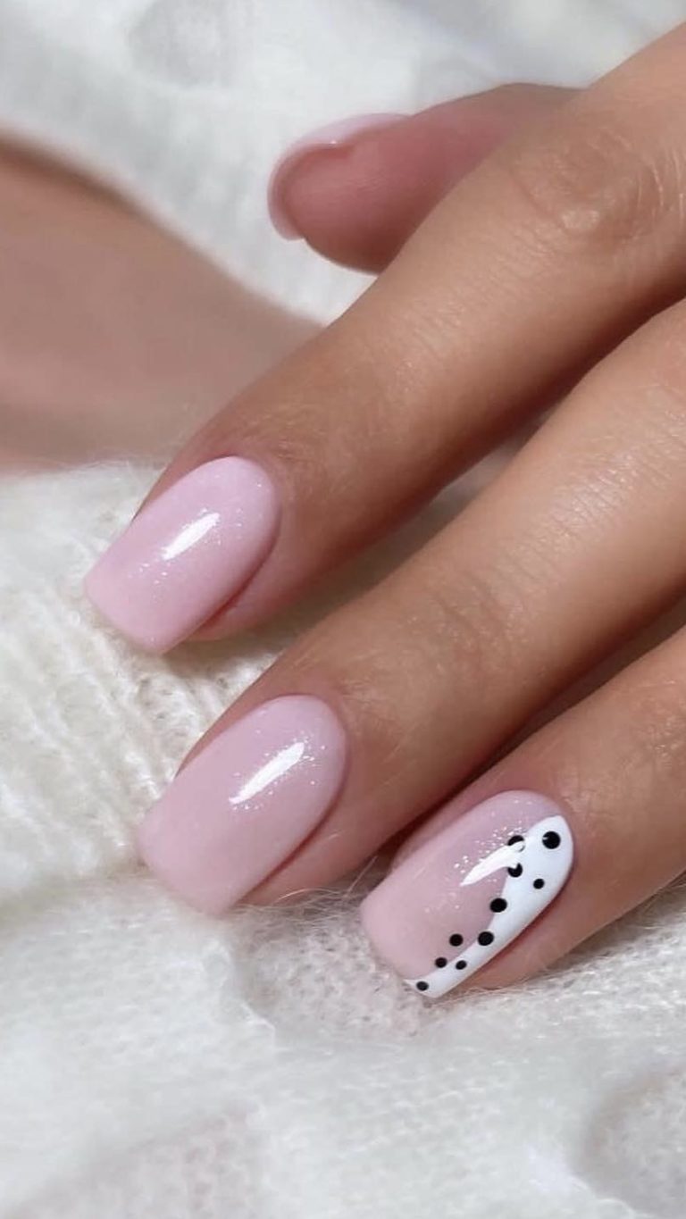 Top 31 April Short Nails 2024 - Chic Trends for Spring Manicures