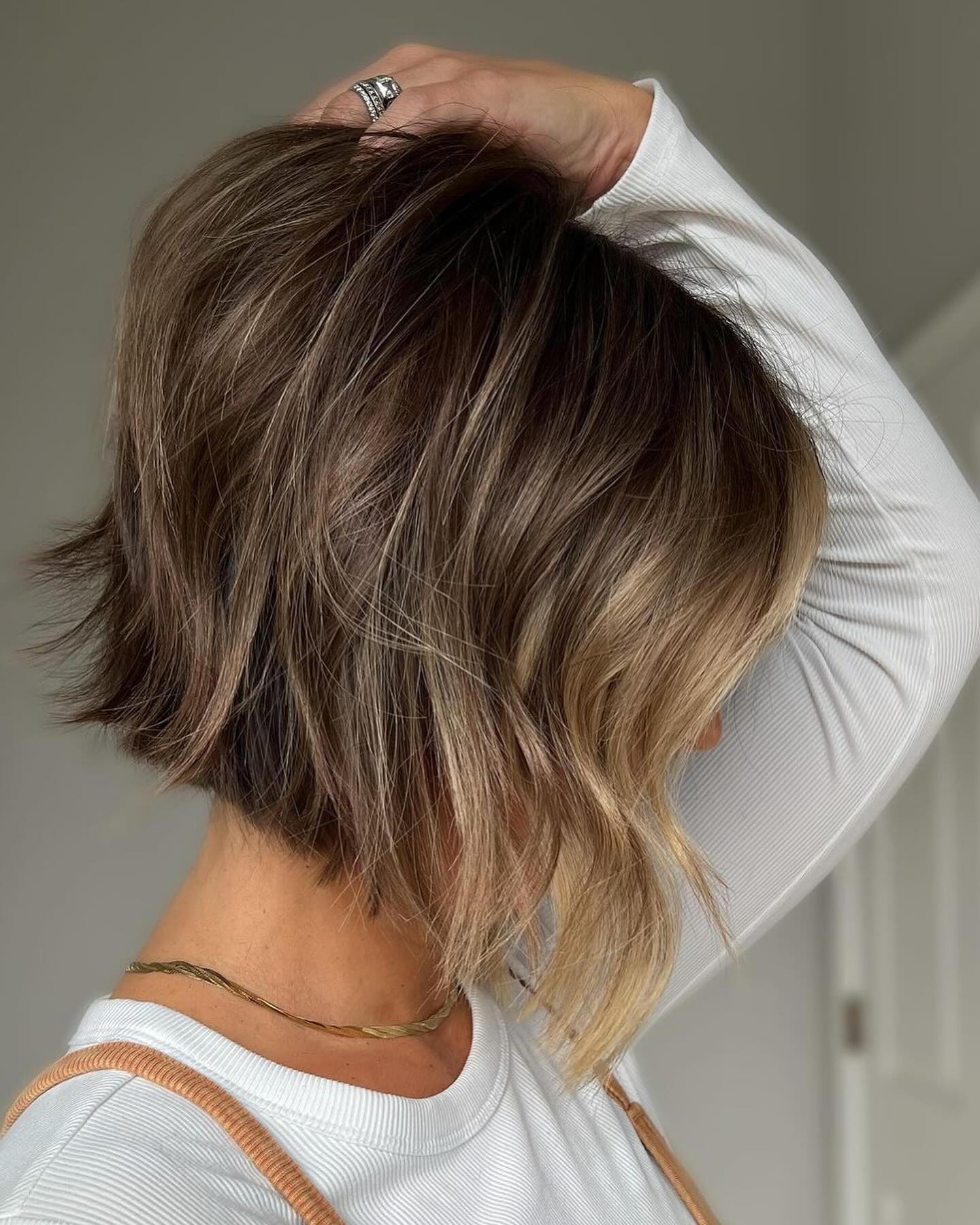 Top 30 Shoulder Length Hairstyles for Women in 2024 - Trendy Cuts ...