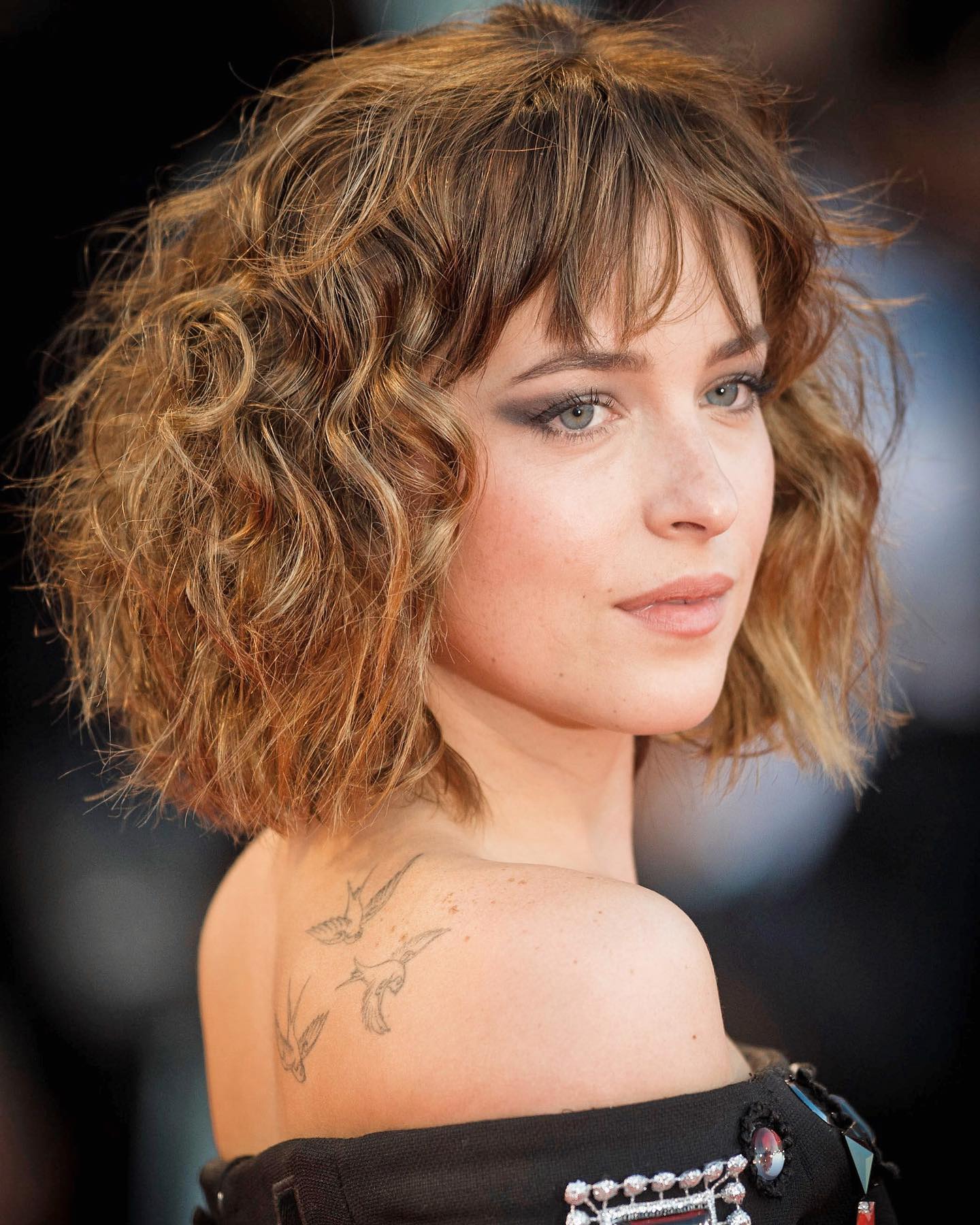 Top 30 Shoulder Length Hairstyles for Women in 2024 - Trendy Cuts ...