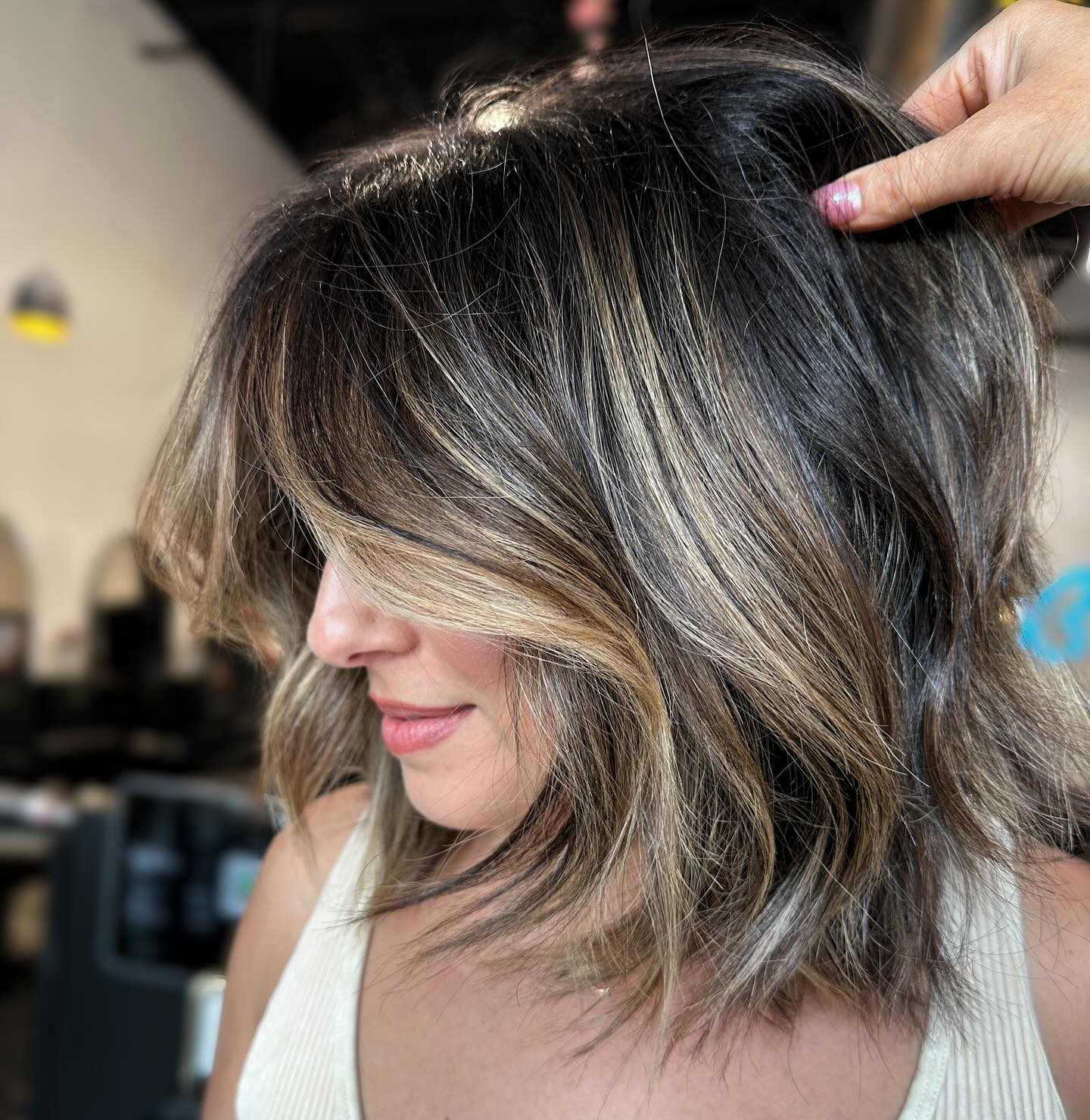 Top 30 Shoulder Length Hairstyles for Women in 2024 - Trendy Cuts ...