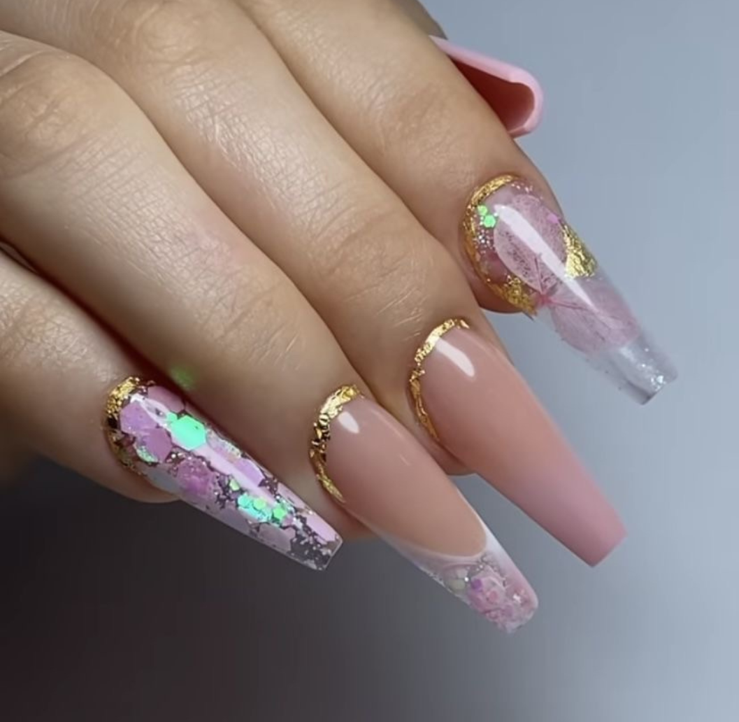 28 Dazzling Acrylic Glitter Nails to Shine in 2024 | Trendy Manicure ...