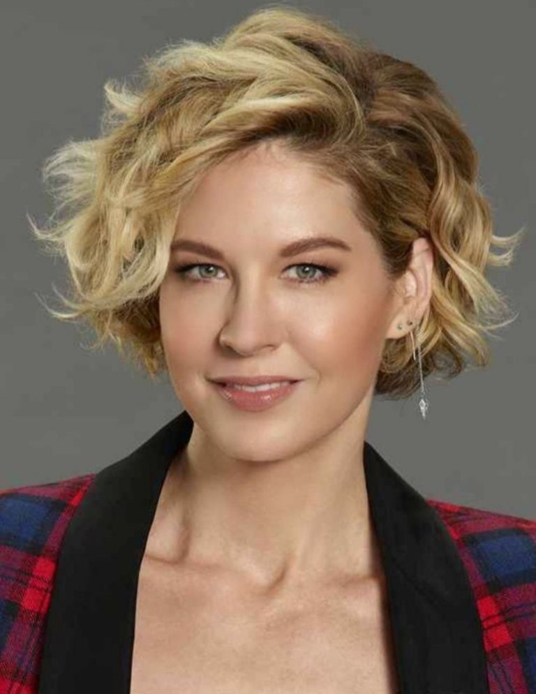 34 Chic Short Wavy Hairstyles for Women 2024 - Trendy Cuts & Styles ...