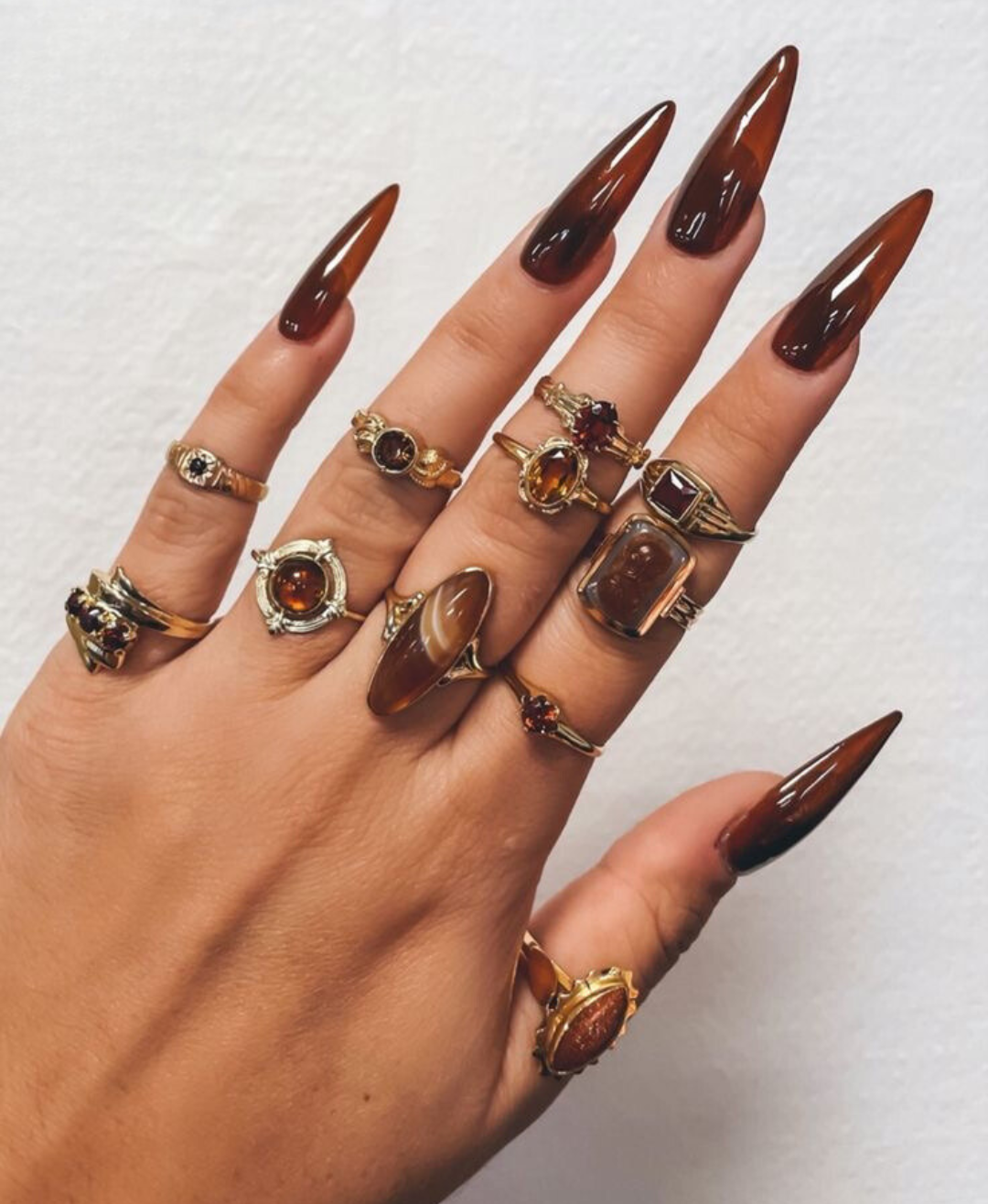 31 Brown Acrylic Nail Designs to Inspire Your Next Manicure - divagaze.com