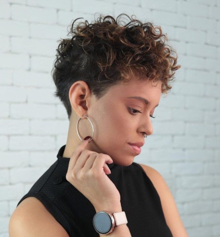 Discover 33 Trendy Short Curly Haircuts for Women in 2024 | Chic Styles ...