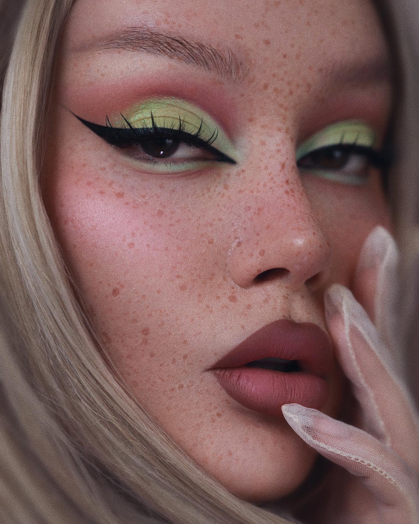 26 Eye Makeup Trends for Summer 2024: Bright, Bridal & Beach Looks ...