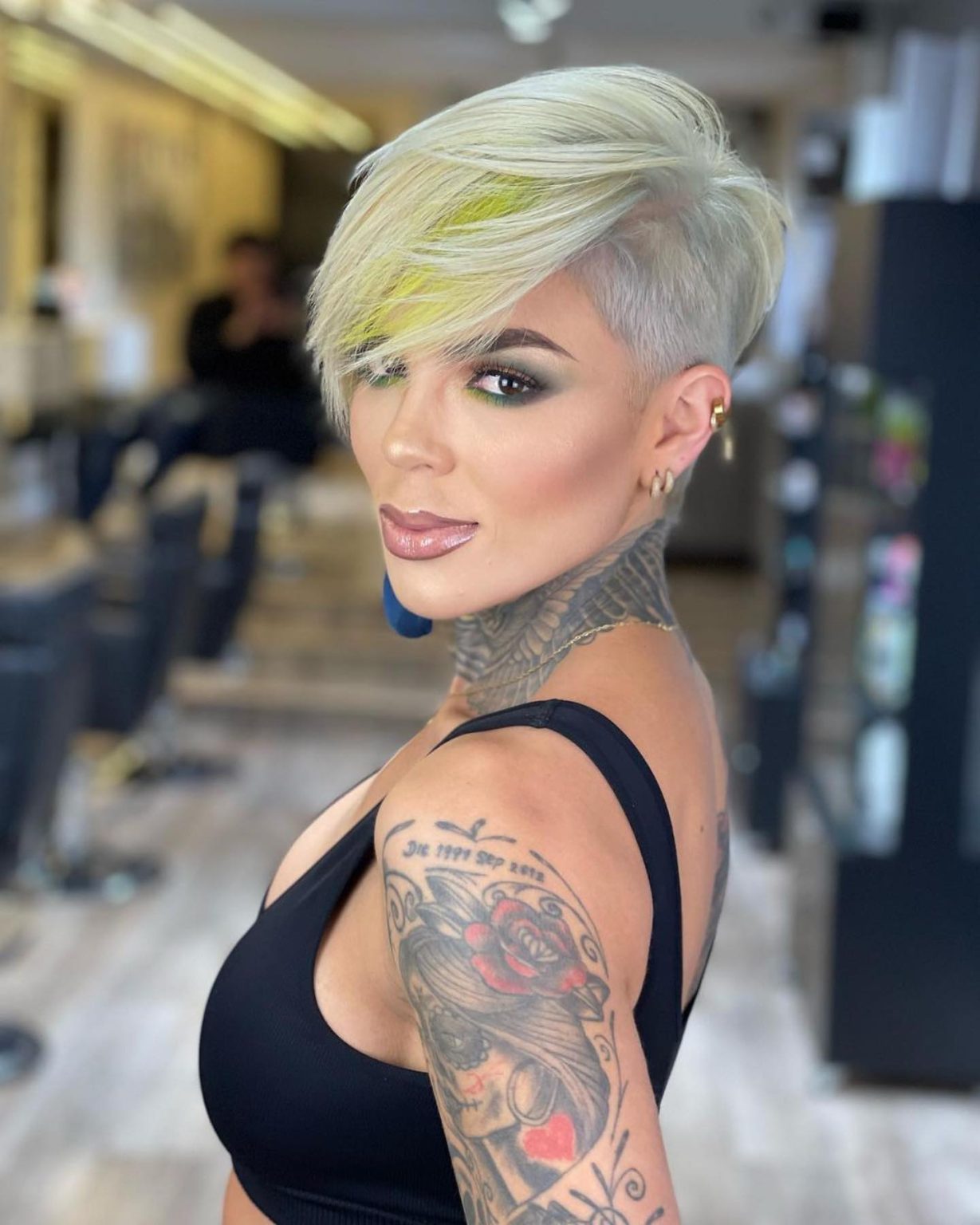 Chic Revolution: 36 Shaved Hairstyles for Women 2024 - Trendsetting ...