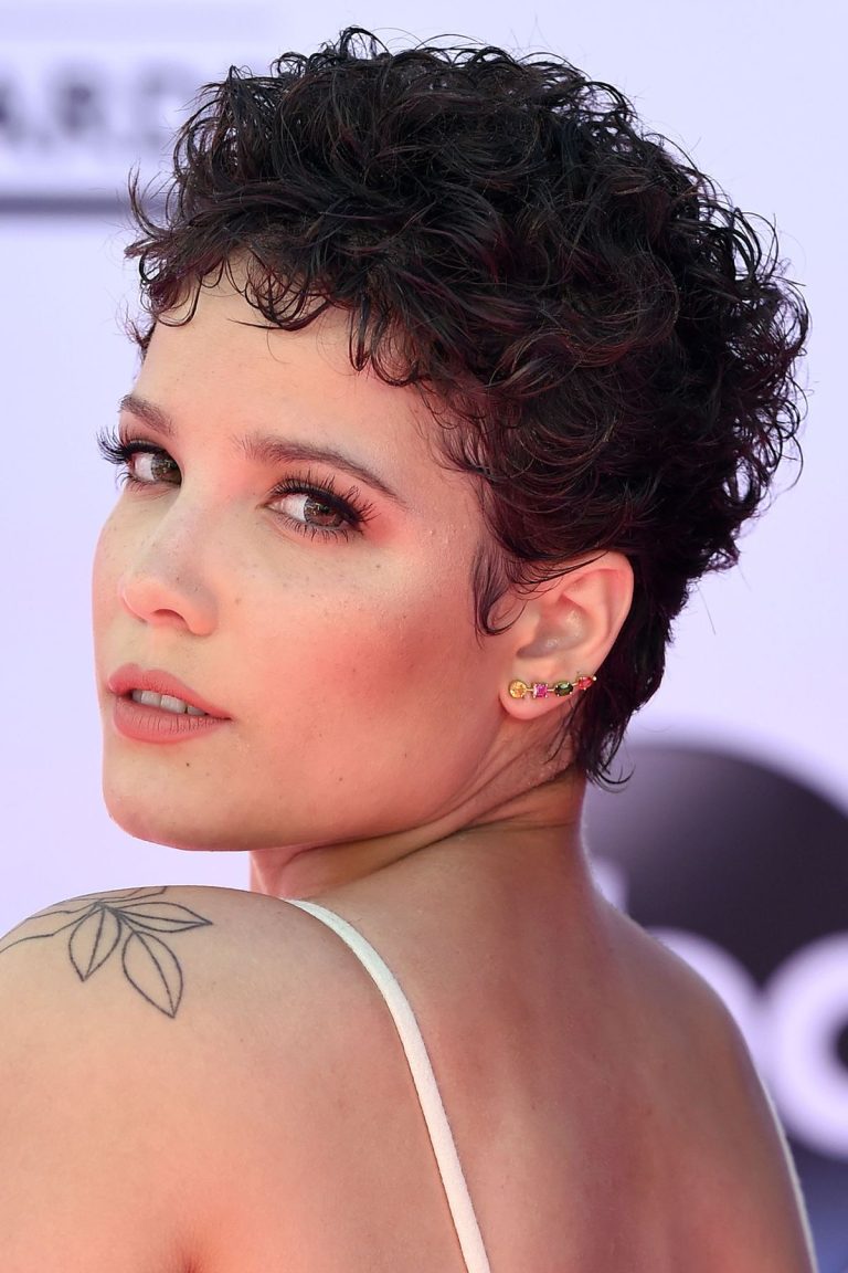 Discover 33 Trendy Short Curly Haircuts for Women in 2024 | Chic Styles ...