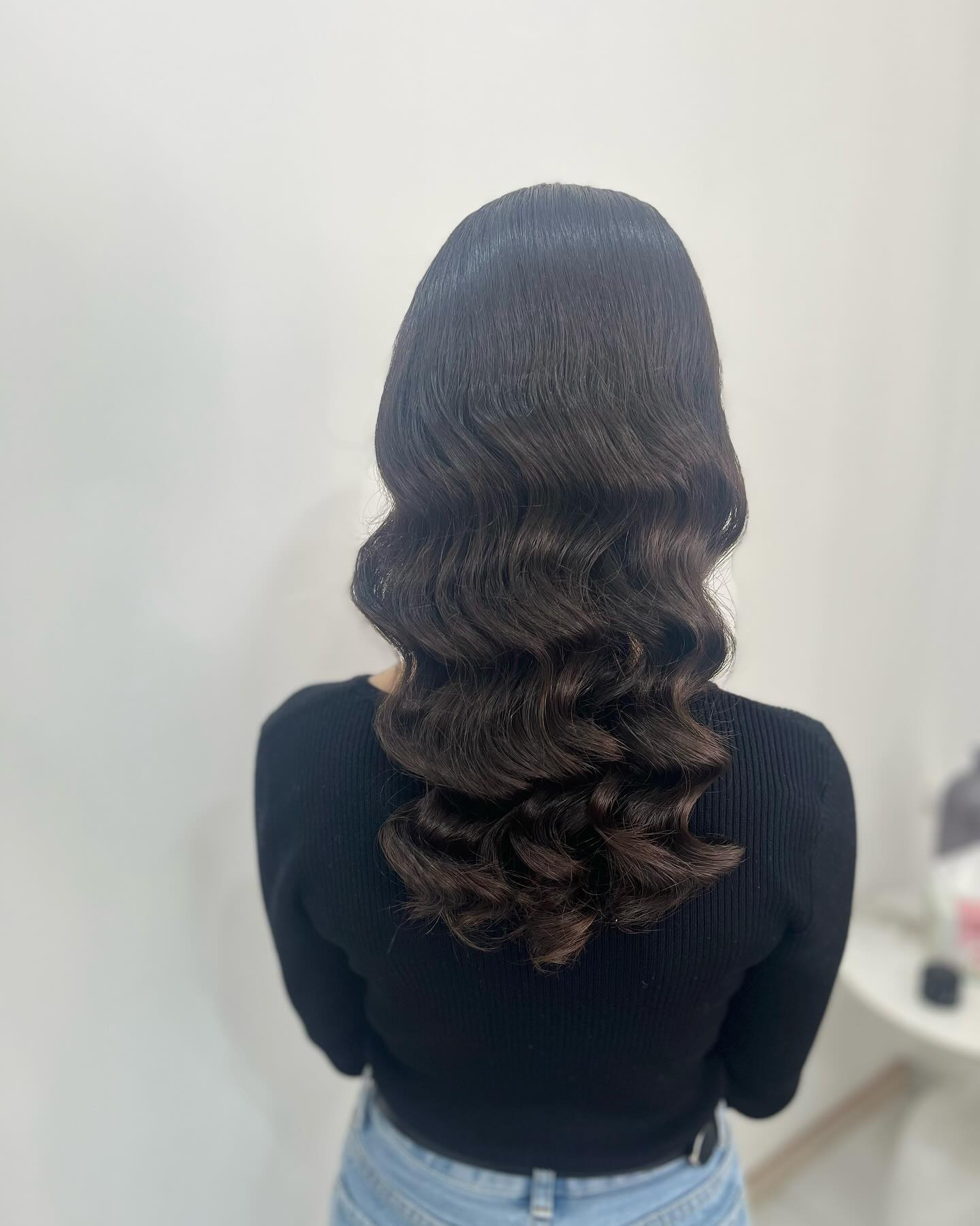 Trendsetting 2024 Wavy Hairstyles for Women - Top 23 Looks - divagaze.com