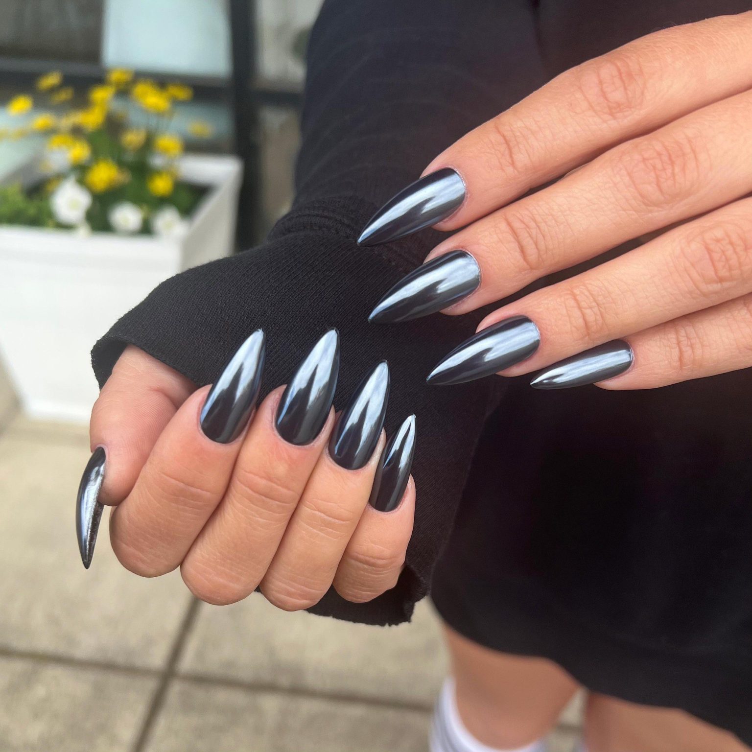 Top 24 Black Chrome Nails 2024: Trendy Designs for Fashion-Forward ...