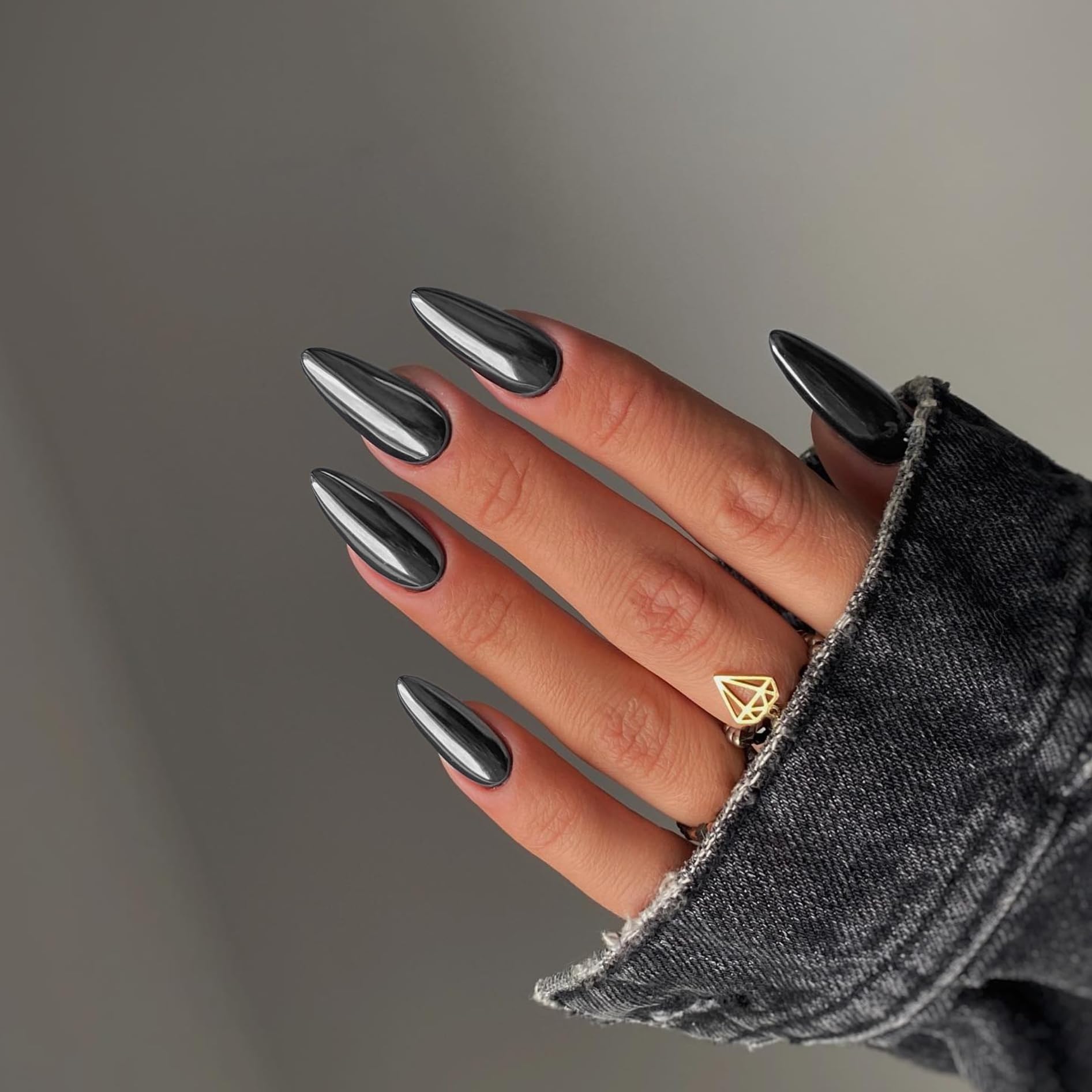 Top 24 Black Chrome Nails 2024: Trendy Designs for Fashion-Forward ...