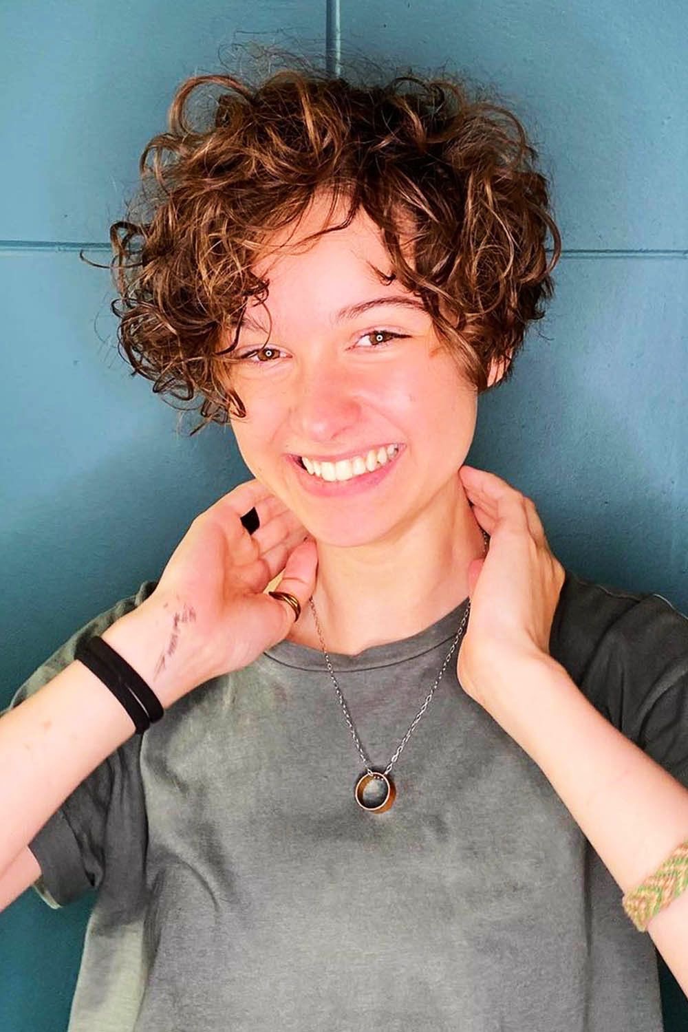 Discover 33 Trendy Short Curly Haircuts for Women in 2024 | Chic Styles ...