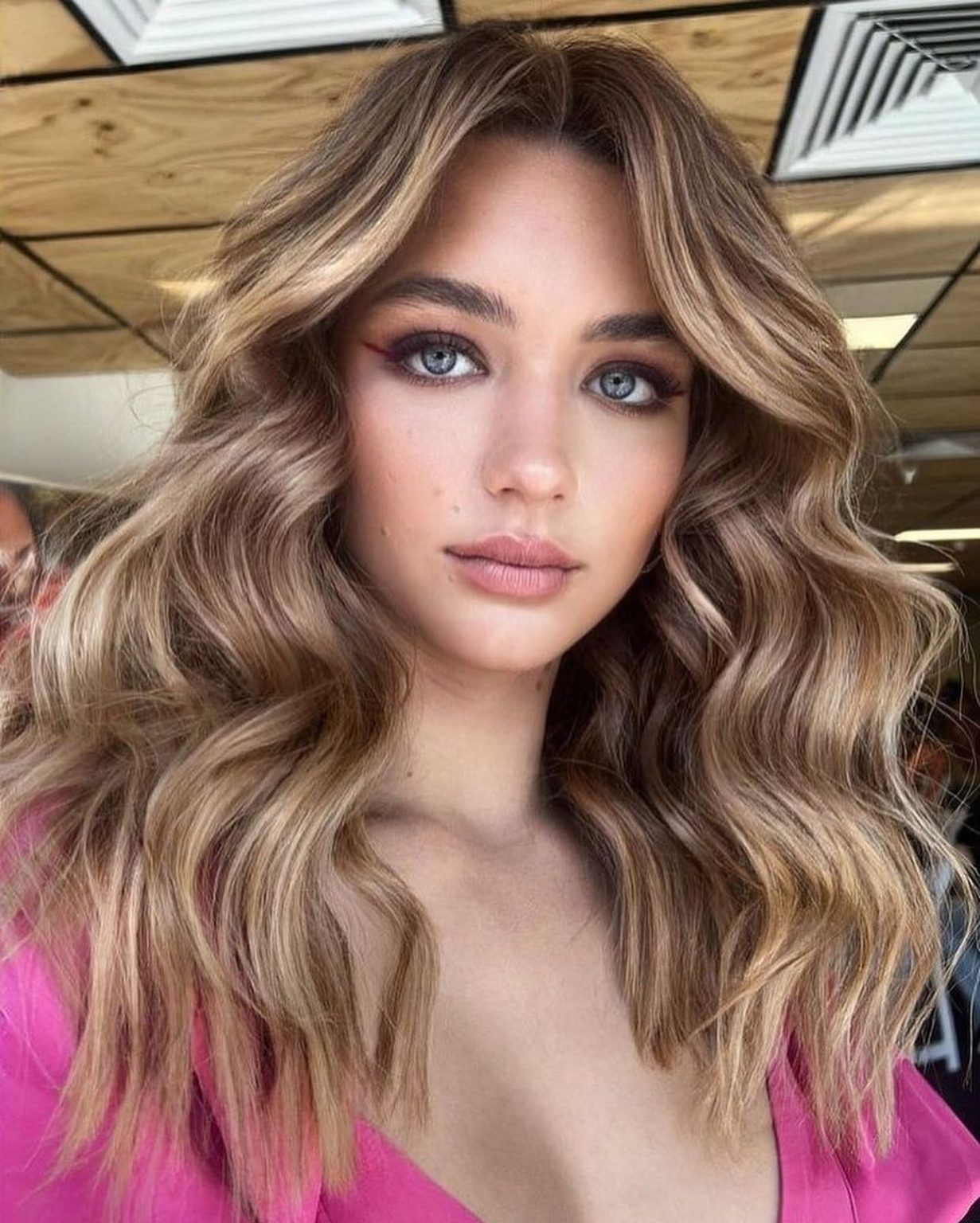 Trendsetting 2024 Wavy Hairstyles for Women - Top 23 Looks - divagaze.com