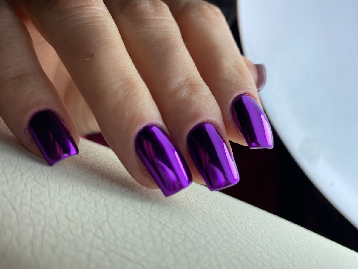 Dazzling Trend: 30 Purple Chrome Nail Styles to Inspire - divagaze.com