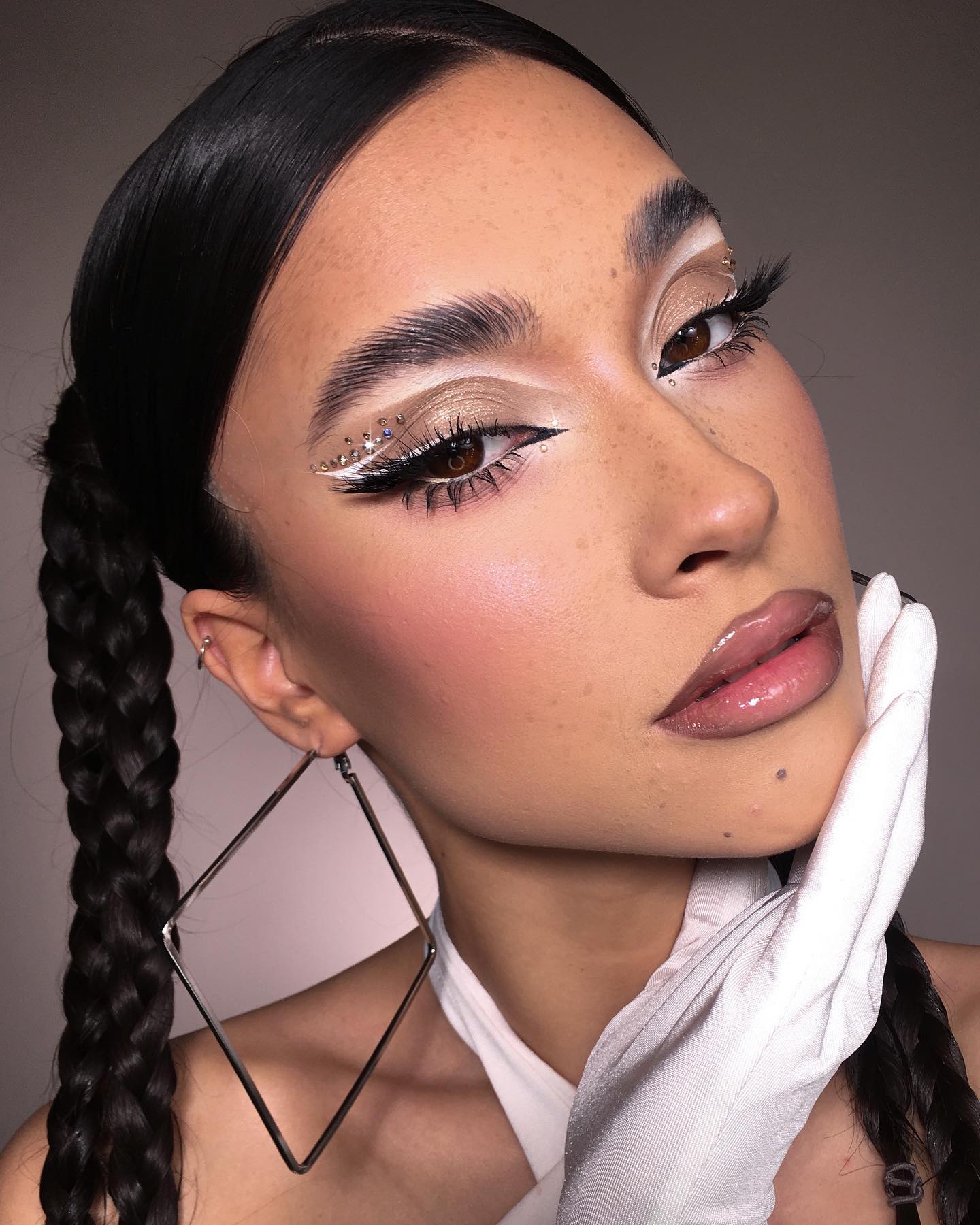 27 White Eyeshadow Looks That Transform Your Style in 2024 | Ultimate ...