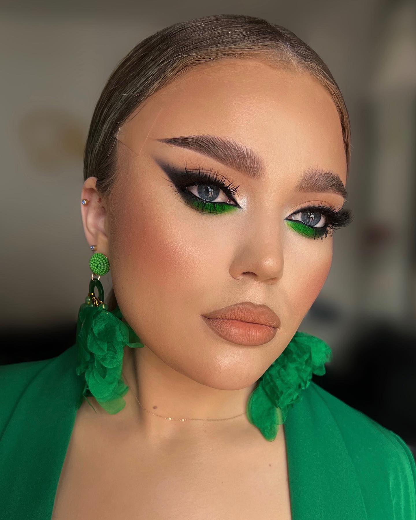 28 Green Makeup Looks 2024: Unleash Trendy Styles for Every Occasion ...