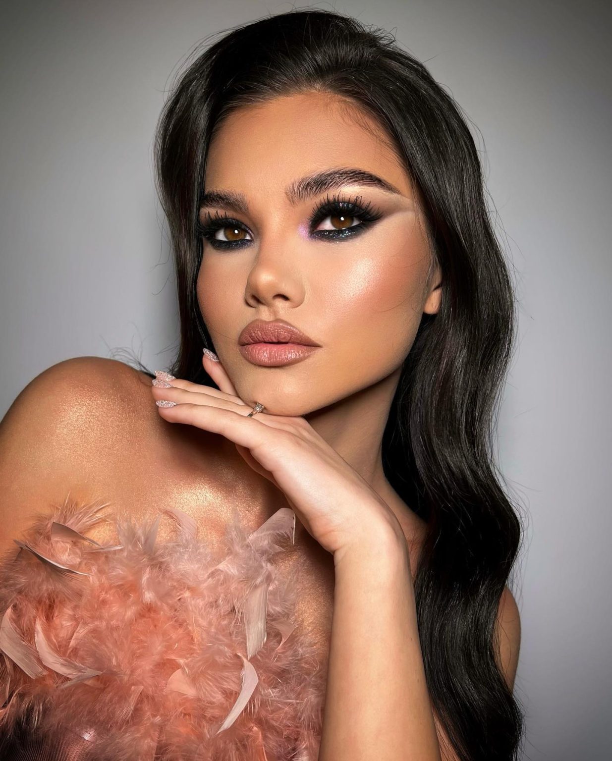31 Dark Eyeshadow Looks to Inspire Your Inner Makeup Artist - divagaze.com