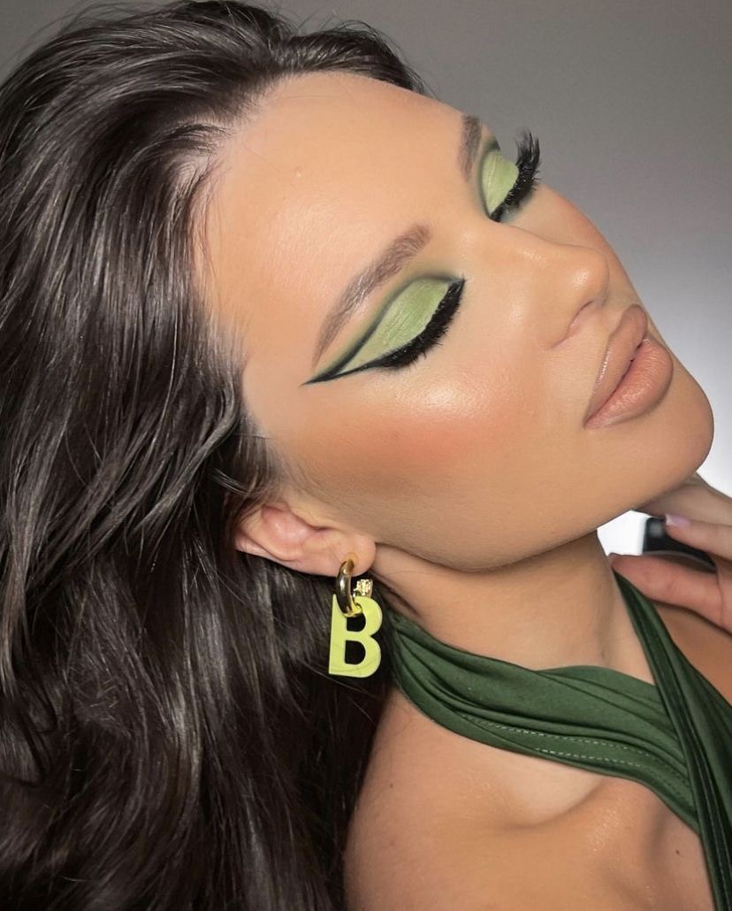 34 Green Eyeshadow Looks: From Mint Elegance to Emerald Glam - divagaze.com