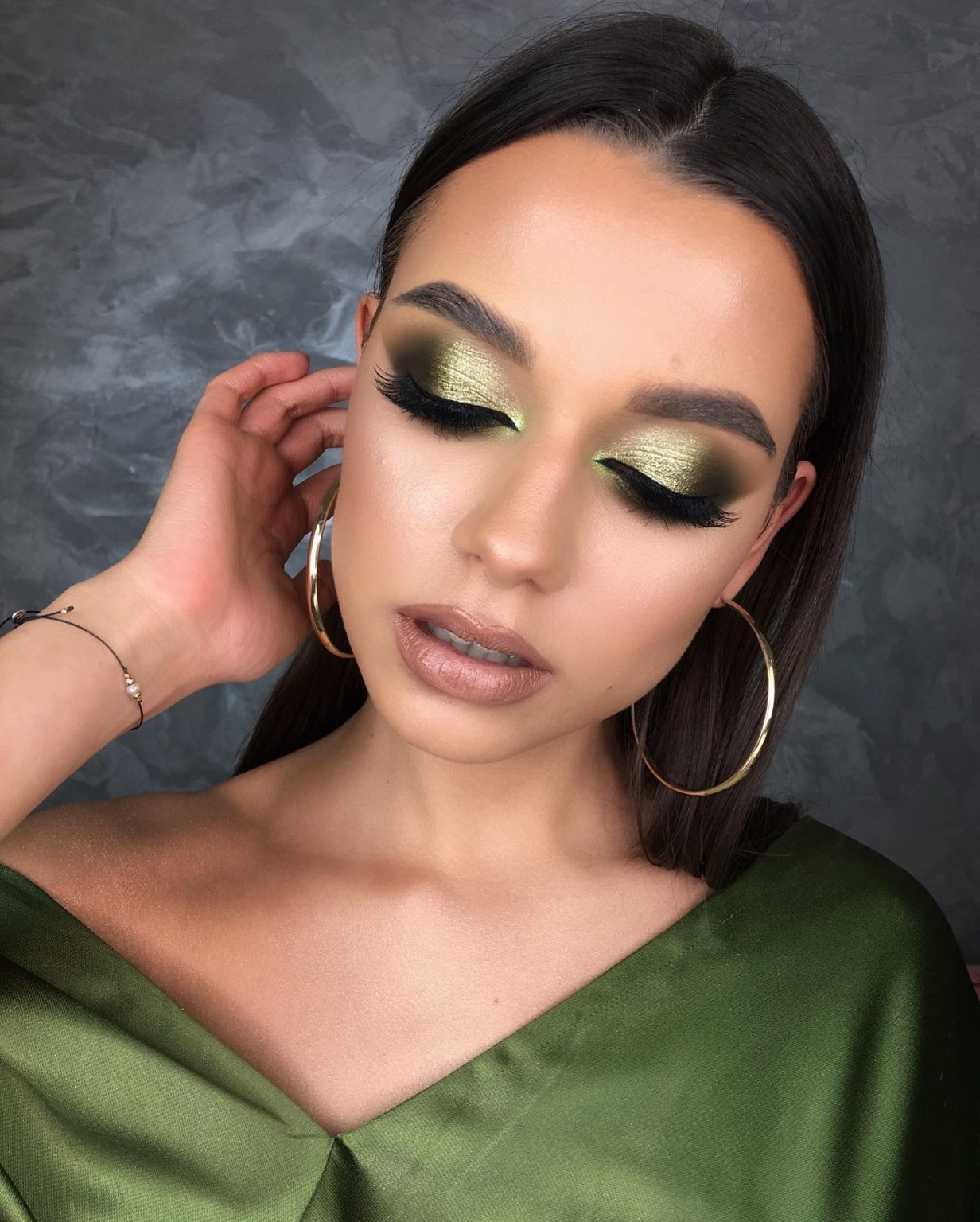 28 Green Makeup Looks 2024: Unleash Trendy Styles for Every Occasion - divagaze.com
