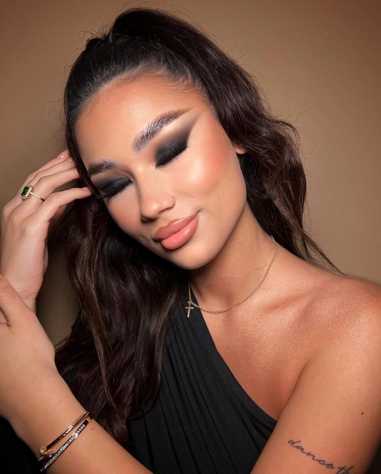 29 Black Makeup Looks to Inspire Your 2024 Style – Bold & Timeless ...