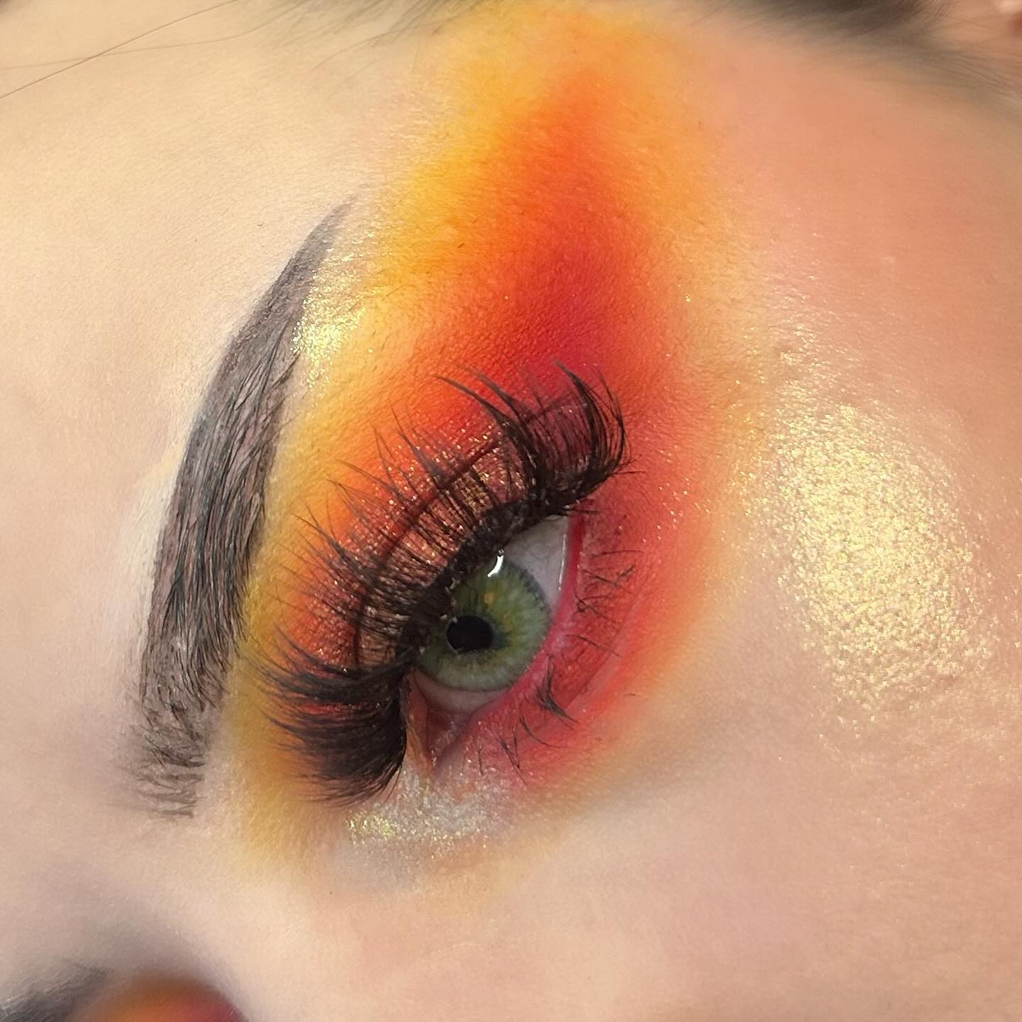 31 Vibrant Orange Eyeshadow Looks to Electrify Your 2024 Style ...