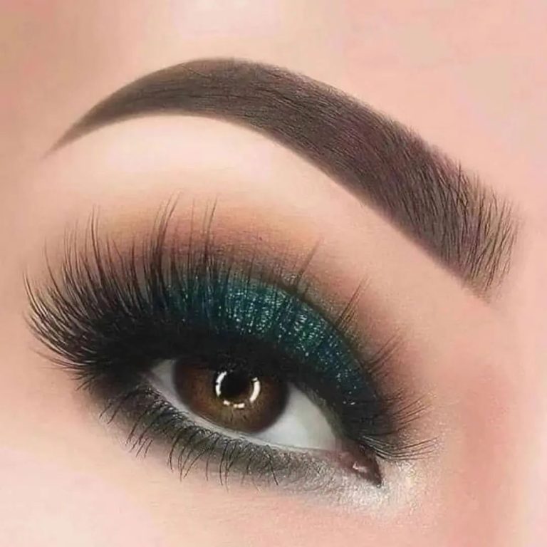 34 Green Eyeshadow Looks: From Mint Elegance to Emerald Glam - divagaze.com