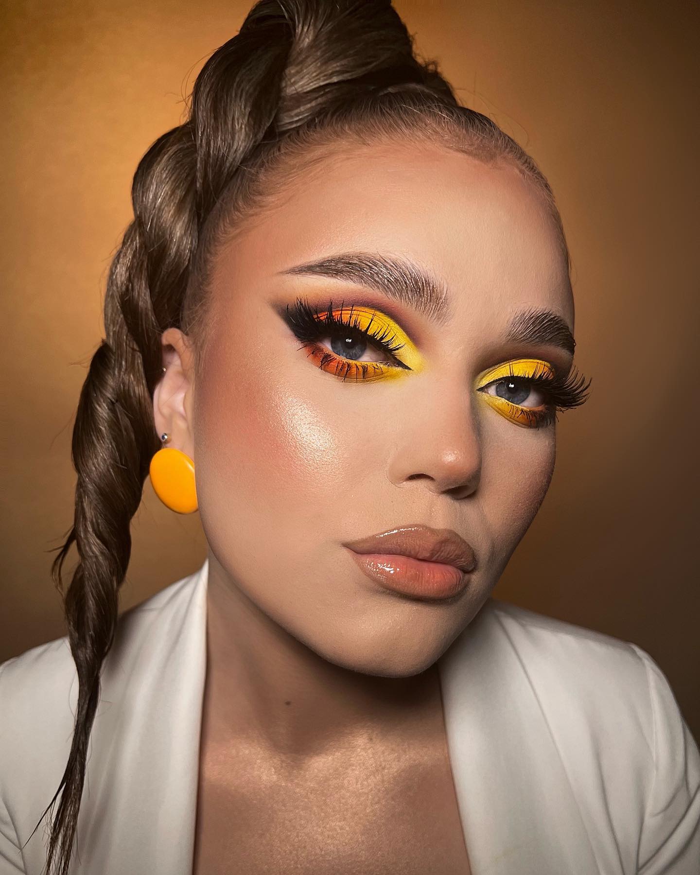 28 Yellow Eyeshadow Looks to Brighten Your Style in 2024 - divagaze.com