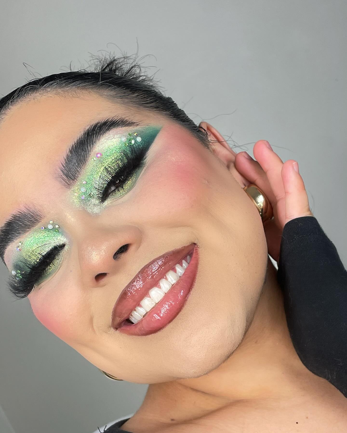 34 Green Eyeshadow Looks: From Mint Elegance to Emerald Glam - divagaze.com